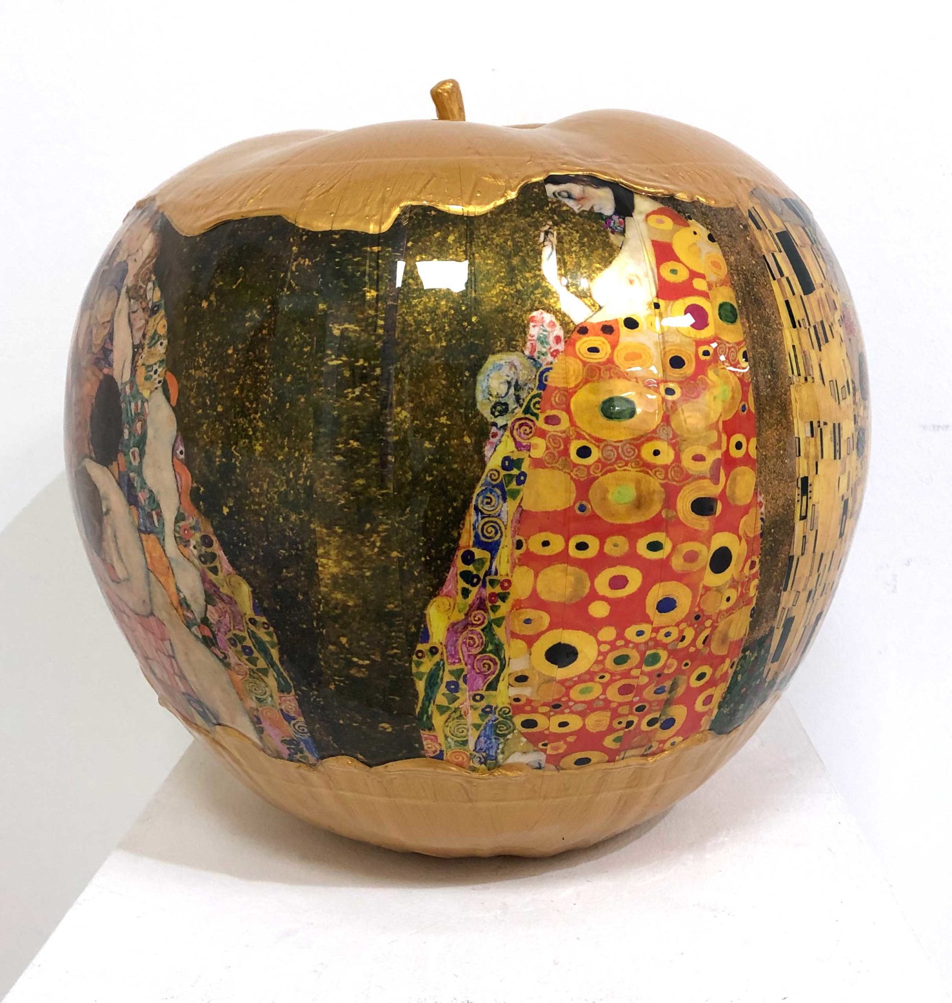 Apple Klimt | Artwork by James Chiew | Galeria HMH | Art Gallery | Mallorca